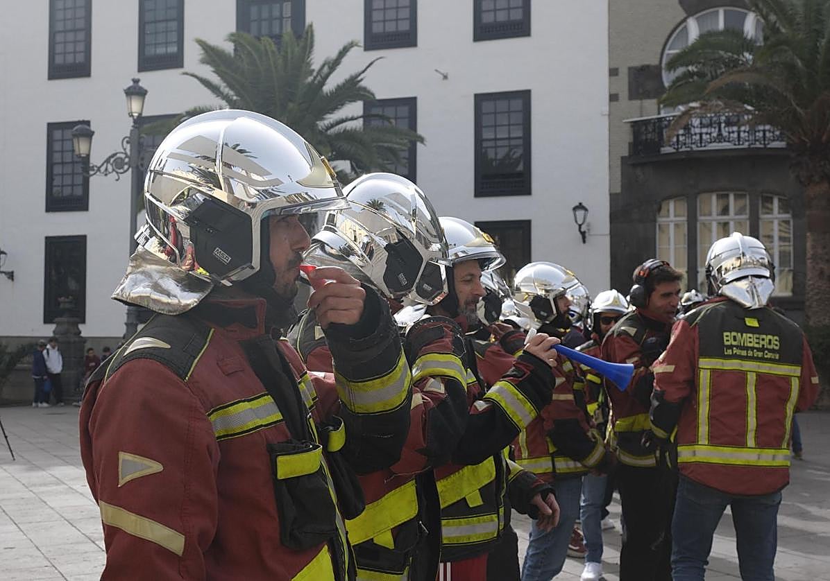 Los Bomberos De Las Palmas De Gran Canaria Se Manifiestan Y Avisan De Los Bomberos De Las Palmas De Gran Canaria Se Manifiestan Y Avisan De